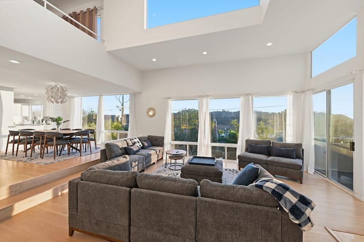 Coastal Retreat Near Beach, Golf & Sand - Solana Beach, CA