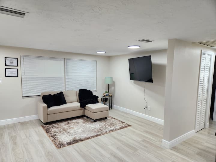 Beautiful/clean 2bed 1 Bath Home Near Sponge Docks - Tarpon Springs, FL