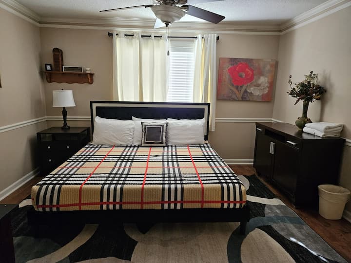 5 Br Private Pool - Comfort And Style -Sleeps 20+ - Germantown, TN