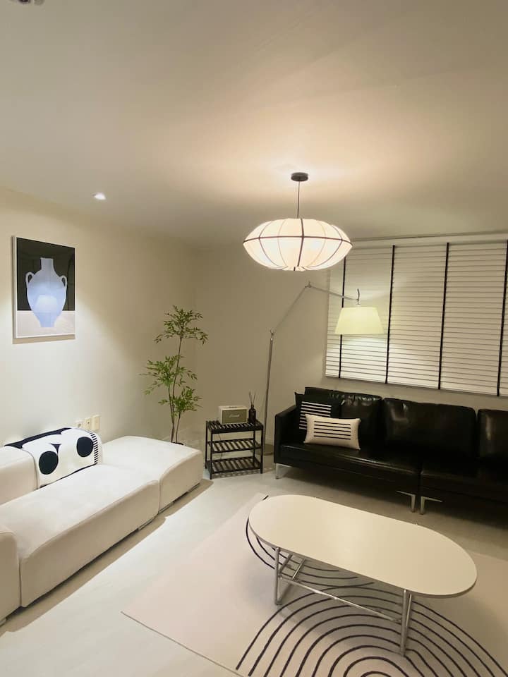 #동성로,종로 초근접#짐보관#감성숙소#최대6명#대구 숙소#반월당 스테이#도심속 휴식 - Daegu