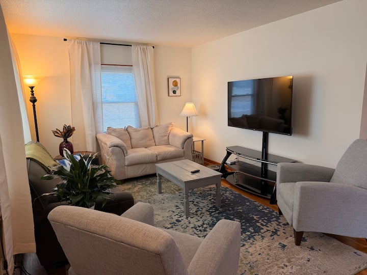 Cozy West Des Moines Cottage - Entire Home - West Des Moines, IA