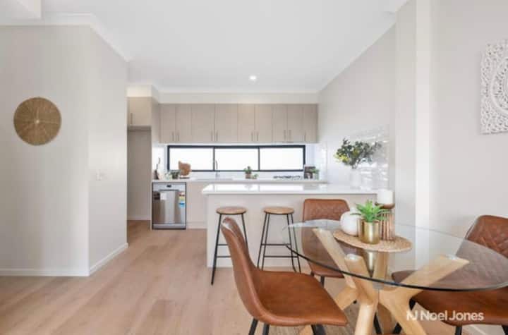 Room In Mooroolbark - Lilydale