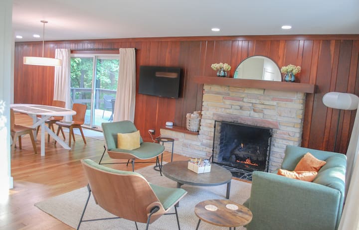 Charming Deckhouse Retreat • 22 Min To Downtown - Zionsville, IN