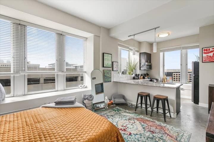 Welcome To Dog Moines- Skywalk Studio Downtown - Des Moines, IA