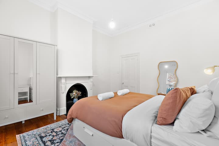 Florence's Cottage: A Beachfront Heritage Home - Fremantle