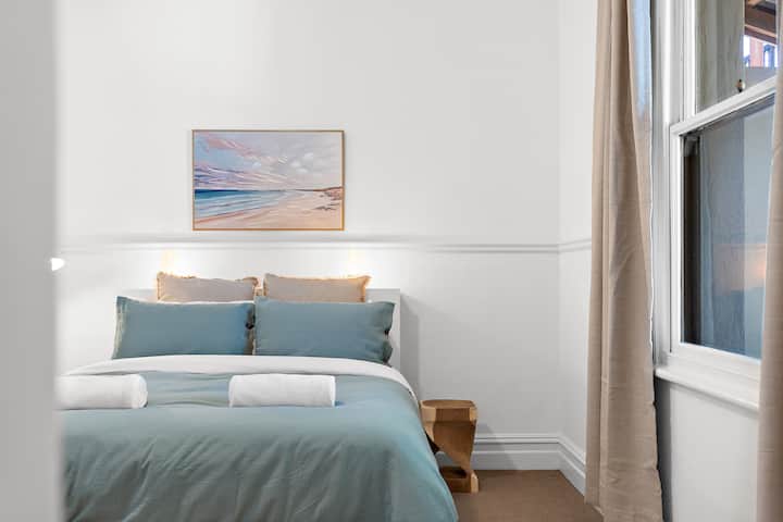 Florence's Cottage: A Beachfront Heritage Home - Fremantle