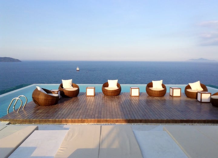 Beachfront Living And 2br Apartment - Da Nang