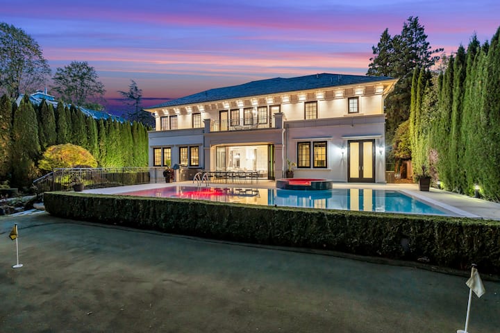 The Fendi Villa | Pool&hottub • 7 Min To Downtown - Vancouver Island