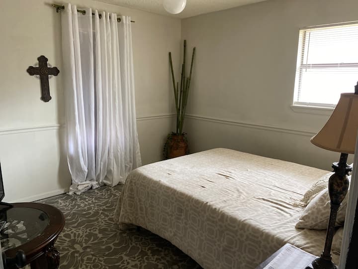 Private Room Q
Two Minutes From Mercy Hospital - Ada, OK