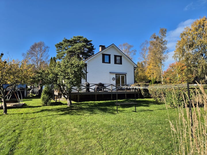 Valoisa Talo Hangonkylässä - Hanko