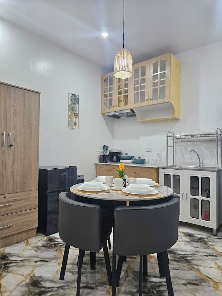 Room 1 In Sibulan+wifi+parking+balcony - Sibulan