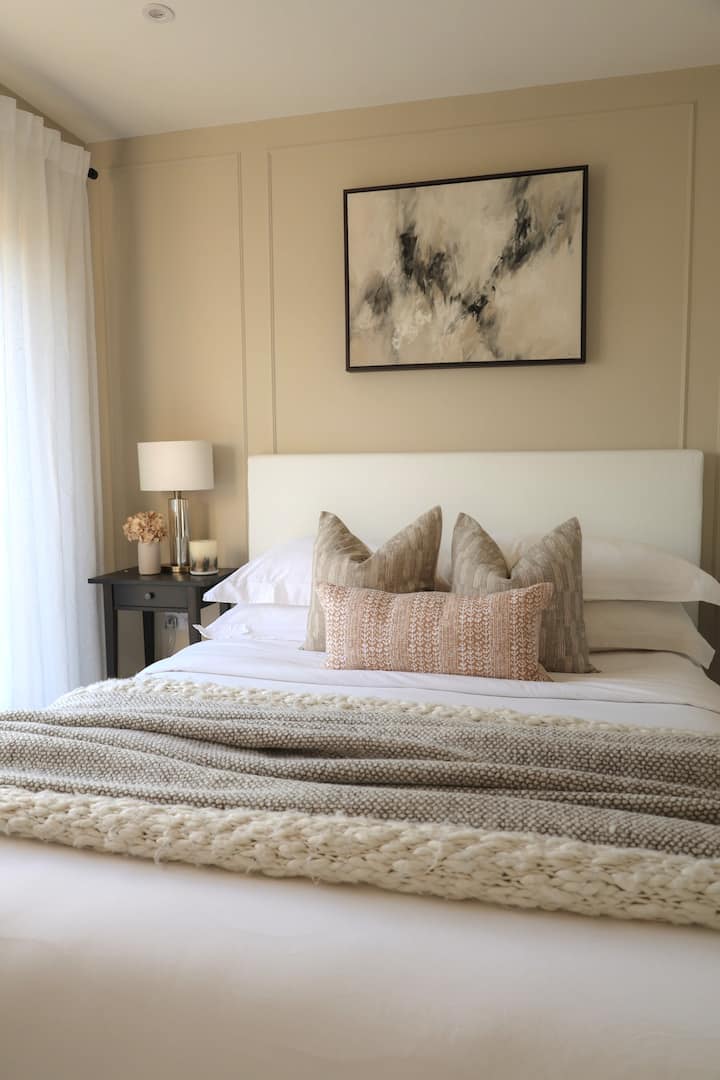 Stylish Home Between Leeds, Manchester & Dales - Huddersfield