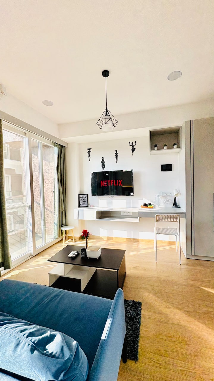 Middle: 409 Flat In Pune | 5 Min From Airport - Pune