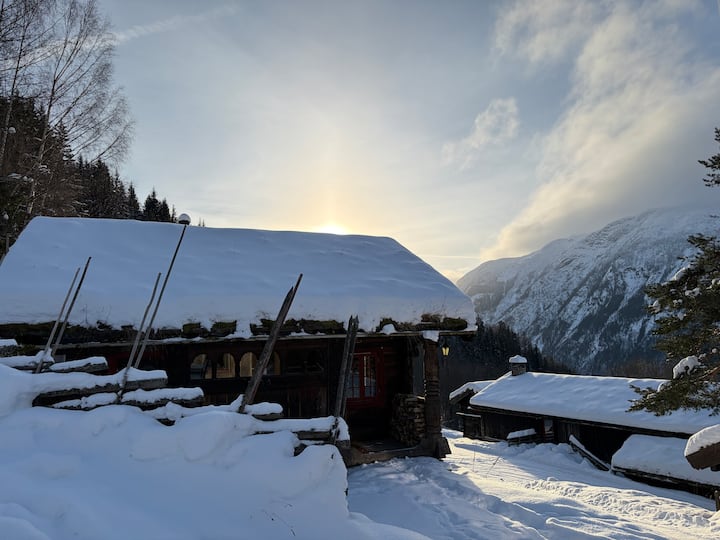 Koselig Tømmerhus På 1750-tallsgård - Seljord