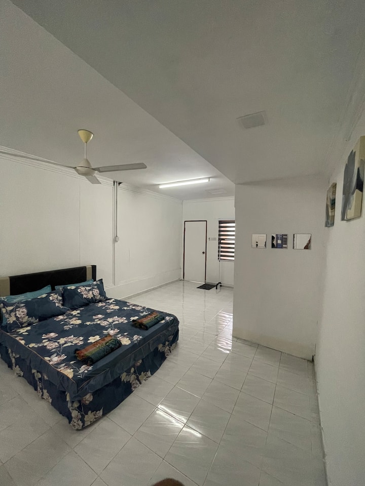 Raudhah Studio With Table Top & Smart Tv - Sabak Bernam