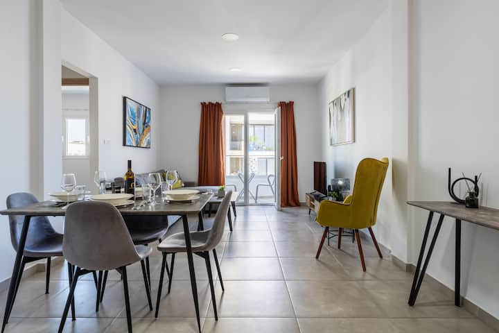 Hilltop 2-bedroom Apartment - Larnaca