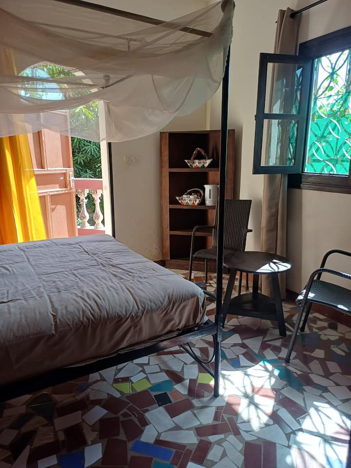 Chambre Climatisée, Piscine, Proche Plage. - Senegal