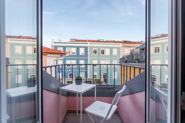 Apartamento Charmoso Com Fácil Estacionamento - Agualva-Cacém