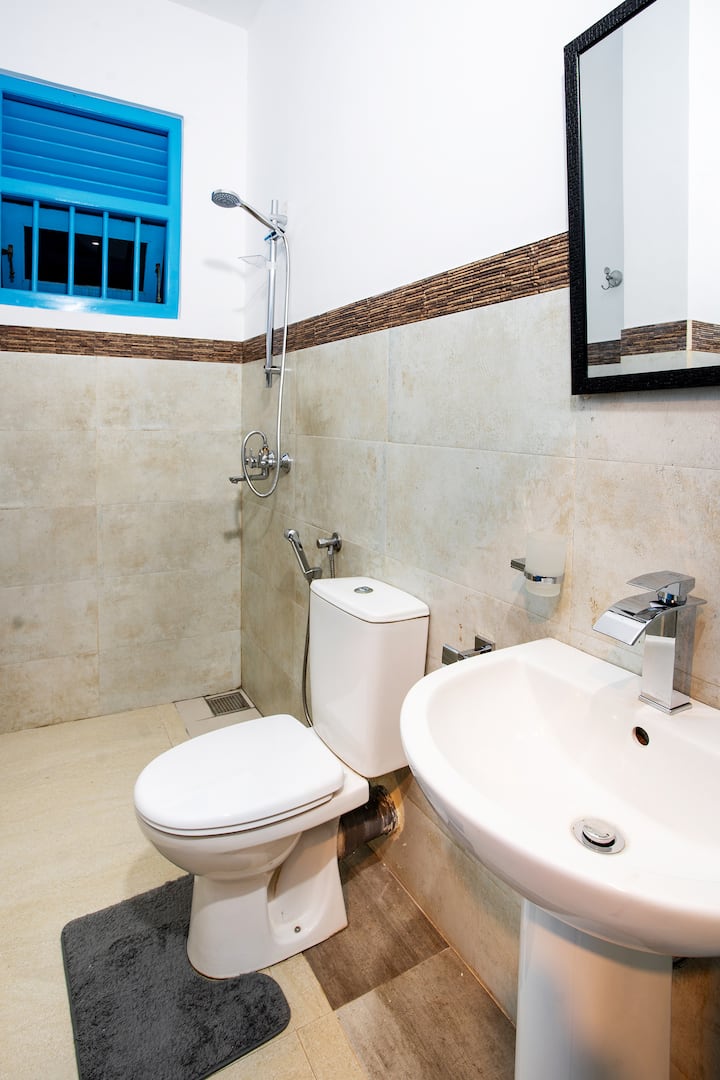 75 INN Deluxe Room. A/C, WiFi, Hot Water - Houses for Rent in Matara ...