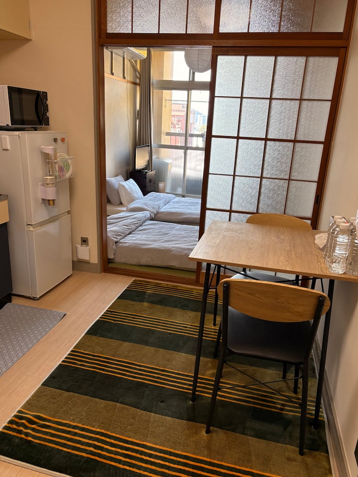 【オープン記念セール12/1-1/31】道後が全て徒歩圏内
日本の昭和時代を感じるレトロルーム - Matsuyama