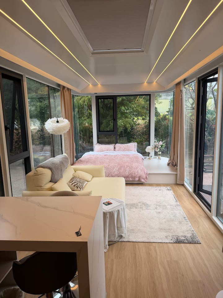 Starlux Home
星宇太空艙 - 더우난 진