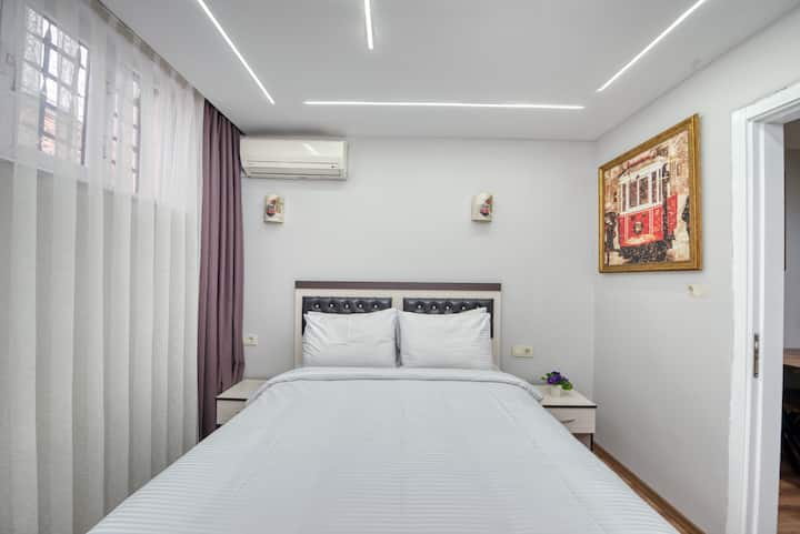 Bright Apartment Wıth Garden - Estambul