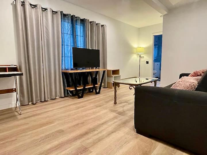 Sma Apartment A - Santa Monica, CA