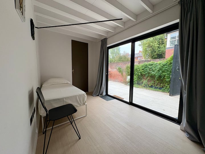 Quiet Private Design Studio Near York City Centre - York