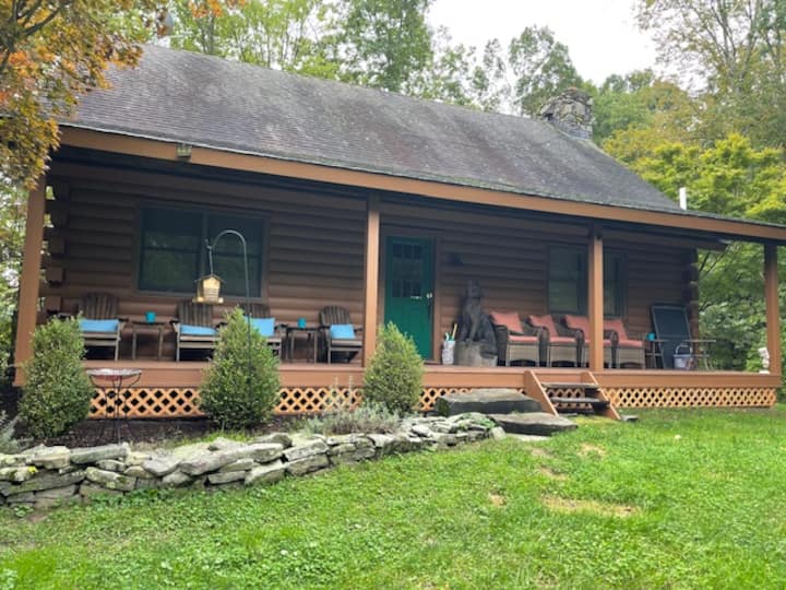 Log Cabin In The Woods.25 Acres Of Privacy! - Hyde Park, NY