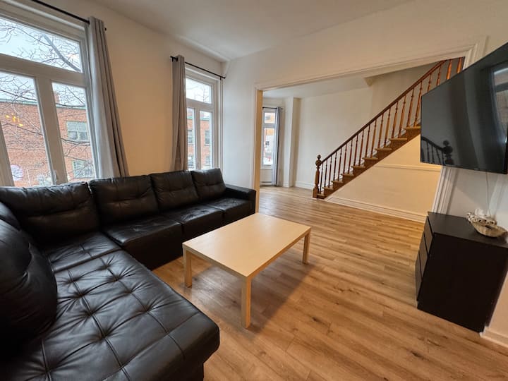 Grand Logement 4 Chambres Sur 2 éTages • 8 Pers - Quebec, Canadá
