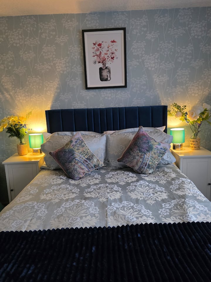 Charming 2 Bed Modern Guest House + Free Parking - Leeds