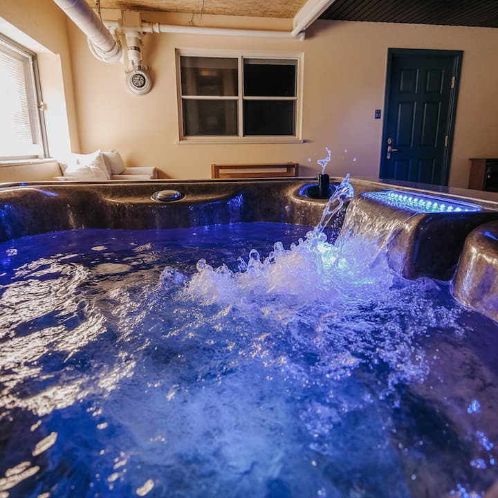 Hot Tub Near Beach Perfumer’s House St Pete - St. Petersburg, FL