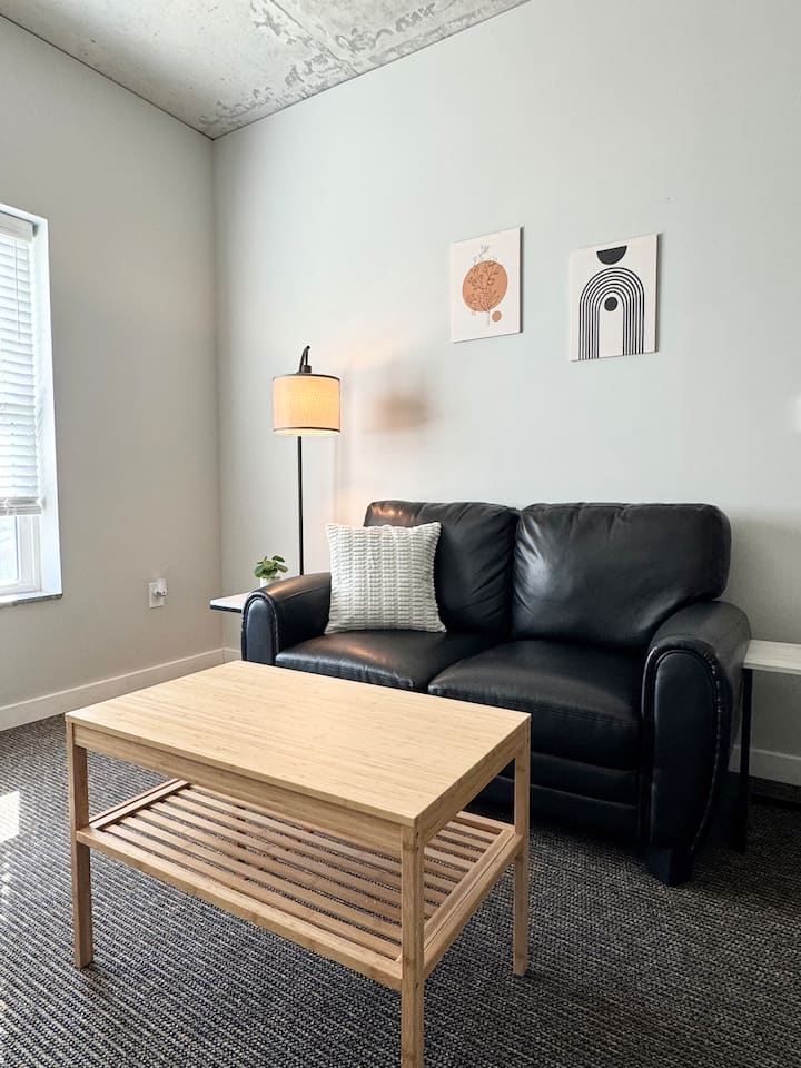 Spacious Apartment On The Canal - Indianápolis, IN