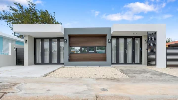 Modern Home Near Jobos Beach W/ Jacuzzi, Wifi - Isabela