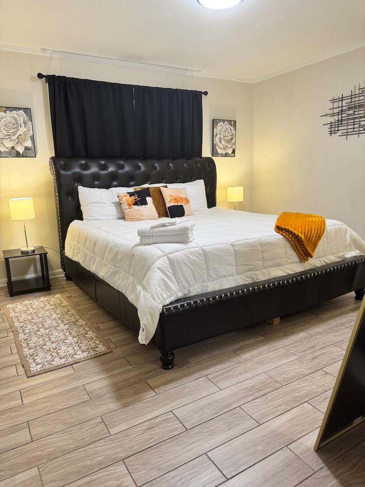 Modern Comfort In Fondren | King Bed + Ummc - Jackson