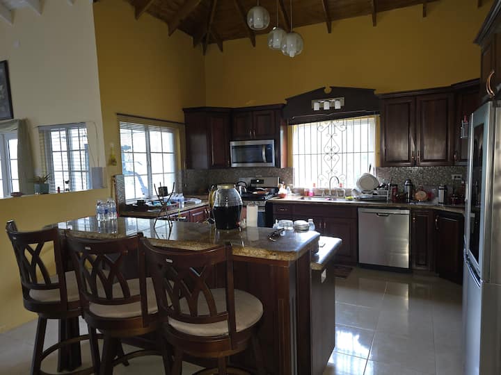 Charlet's Place (St. Elizabeth, Jamaica) - Santa Cruz