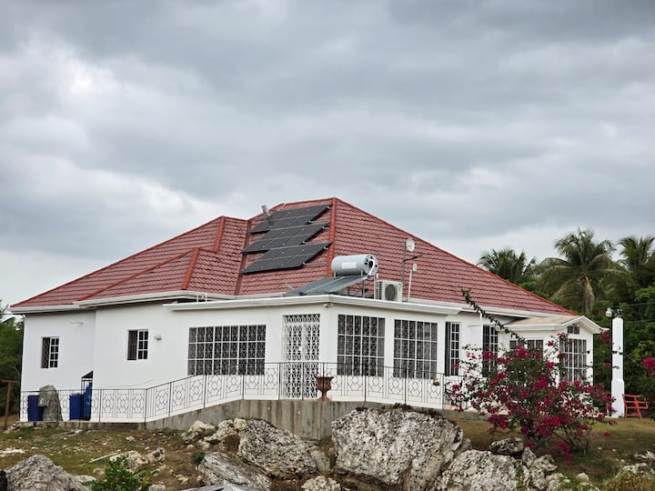 Charlet's Place (St. Elizabeth, Jamaica) - Santa Cruz