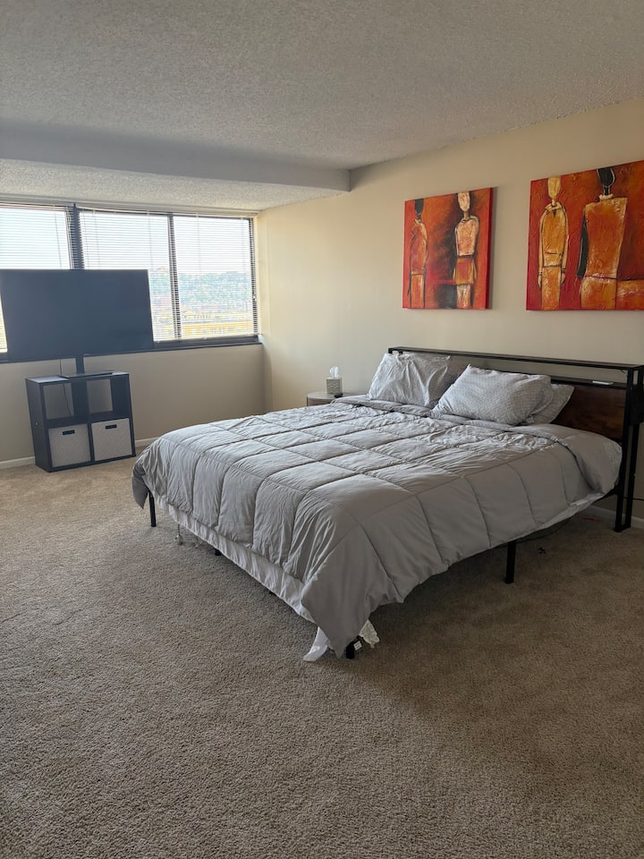 Modern Riverfront 1br Near Reds W/ Pool & Rooftop - Cincinnati