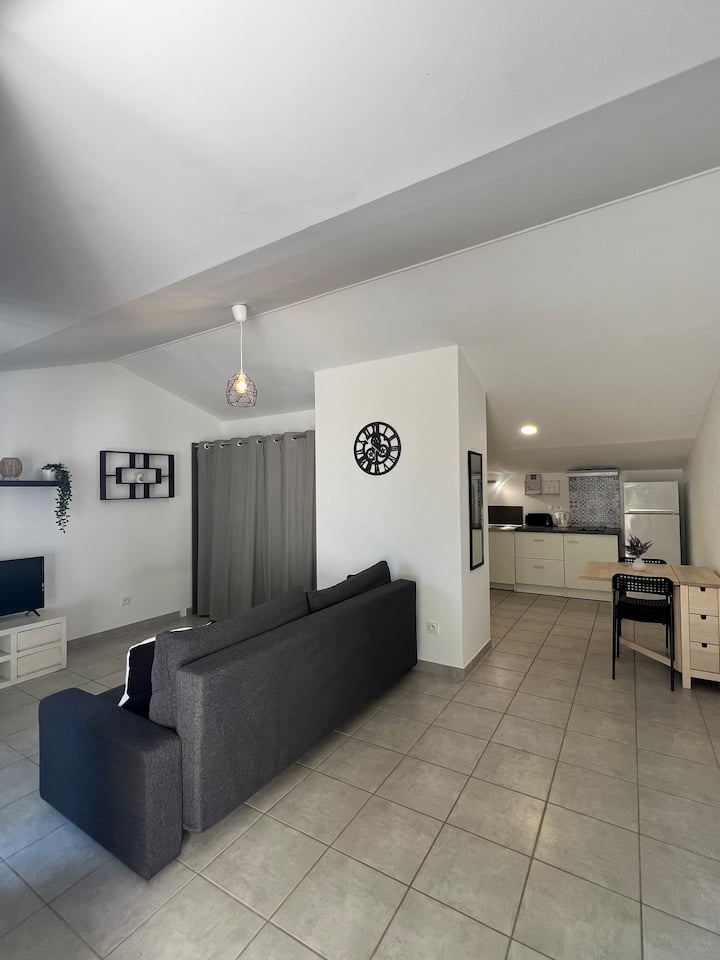 Studio, Bien Placé Entre Mer Et Autoroutes - Lunel