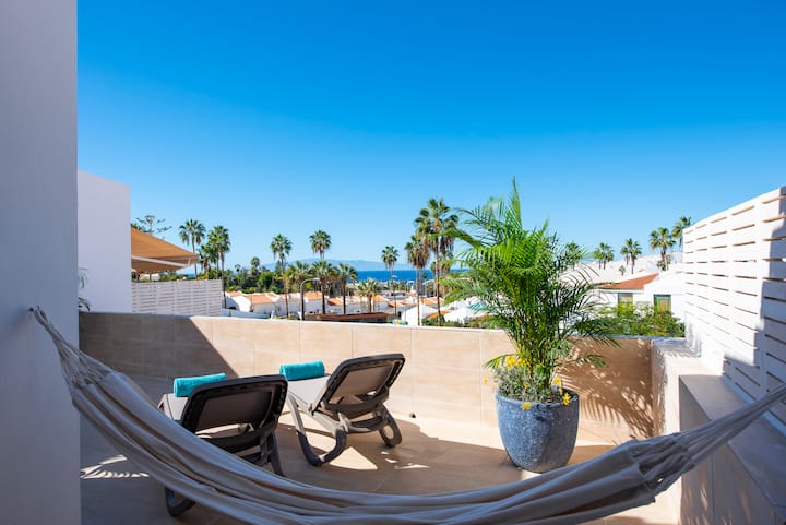 Sunny 1br Bungalow | Big Balcony & Ocean Views - Playa de las Américas