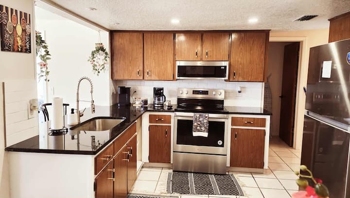 Waterfront Gem In New Port Richey - New Port Richey, FL