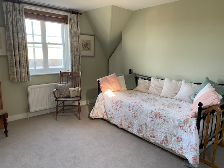 Top Floor Flat - Dorking