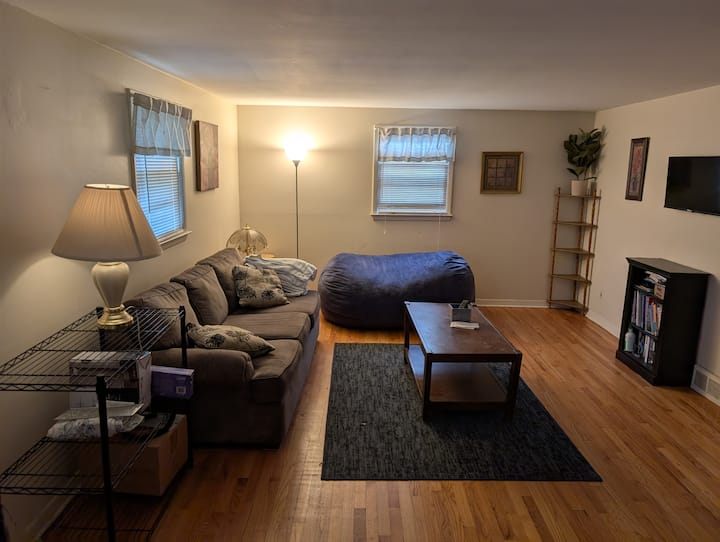 Entire 2 Br Flat - Near Su & Hospitals - Syracuse, NY