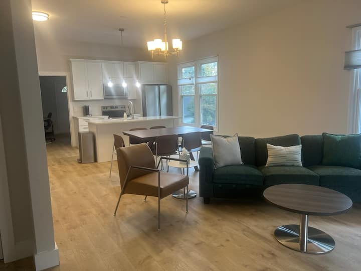 Downtown, Off Street Parking, 2 Full Bths, King Bd - Durham, NC