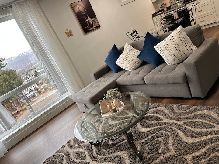 Garden Suite 2 Bedroom With 3 Beds - Kamloops