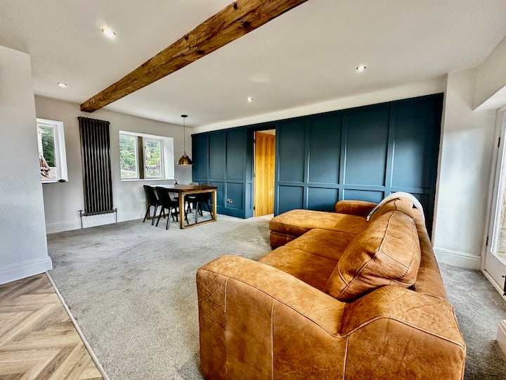 Beautiful 2 Bed Flat In Weavers Cottage - Oldham