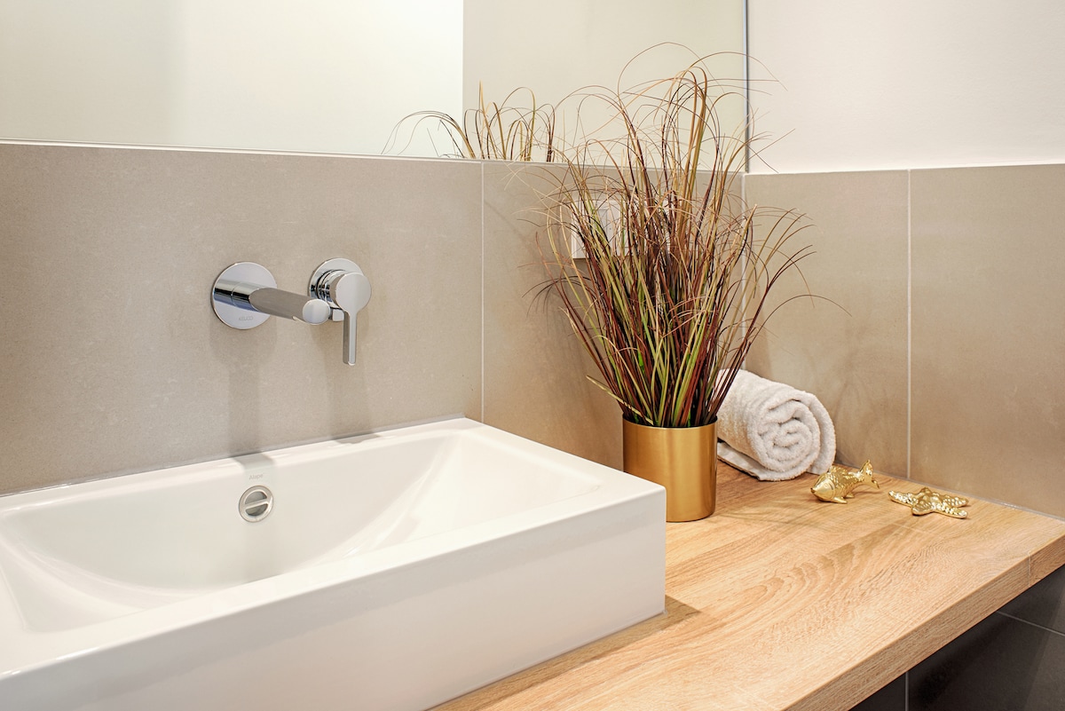 Small Pearl Leaf Rustle - Tiny houses for Rent in Glücksburg, Schleswig ...