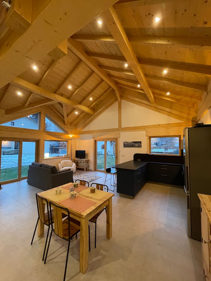 Maison De Plain-pied Dans Un Quartier Calme - Les Orres