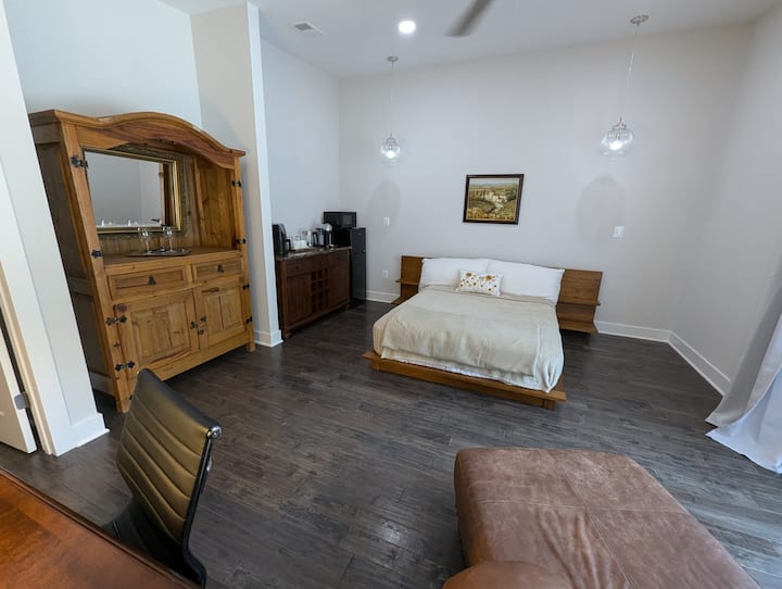 Quiet Modern Studio In The Woods - Private Balcony - Occoquan, VA