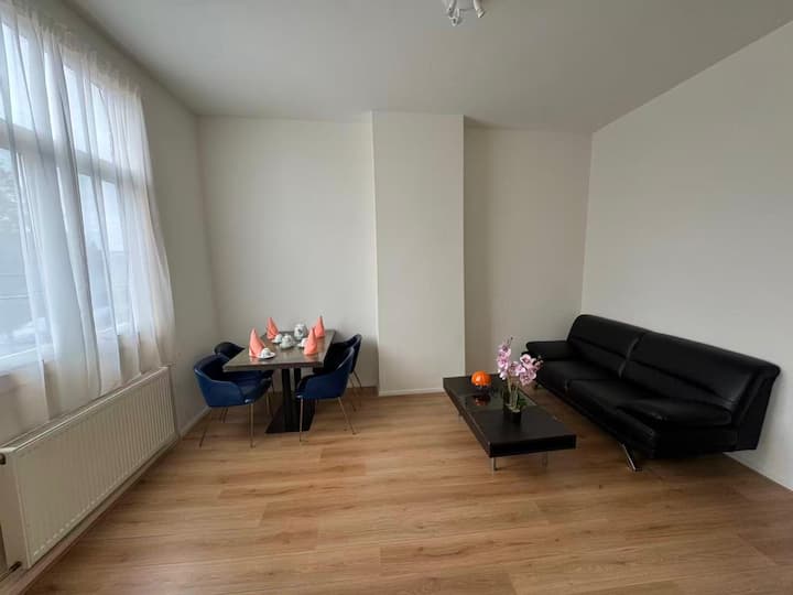 Comfortabel 3-kamer Appartement, Centraal Gelegen - 